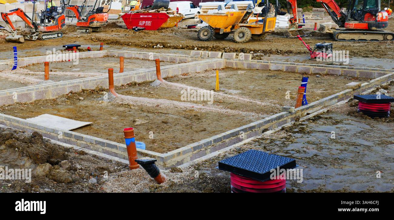 Building foundations and basement hi-res stock photography and images ...