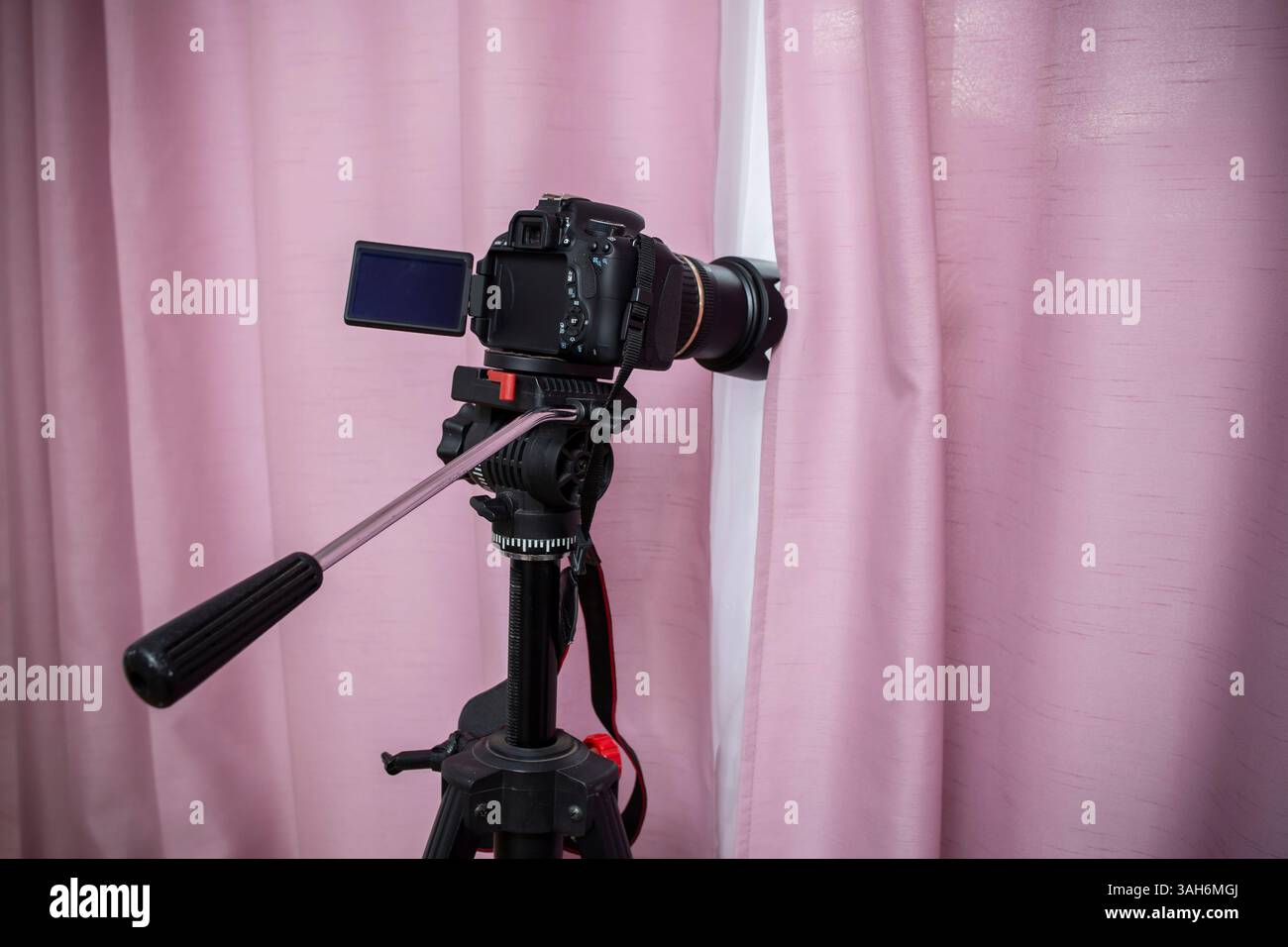 Voyeur camera hi-res stock photography and images - Alamy