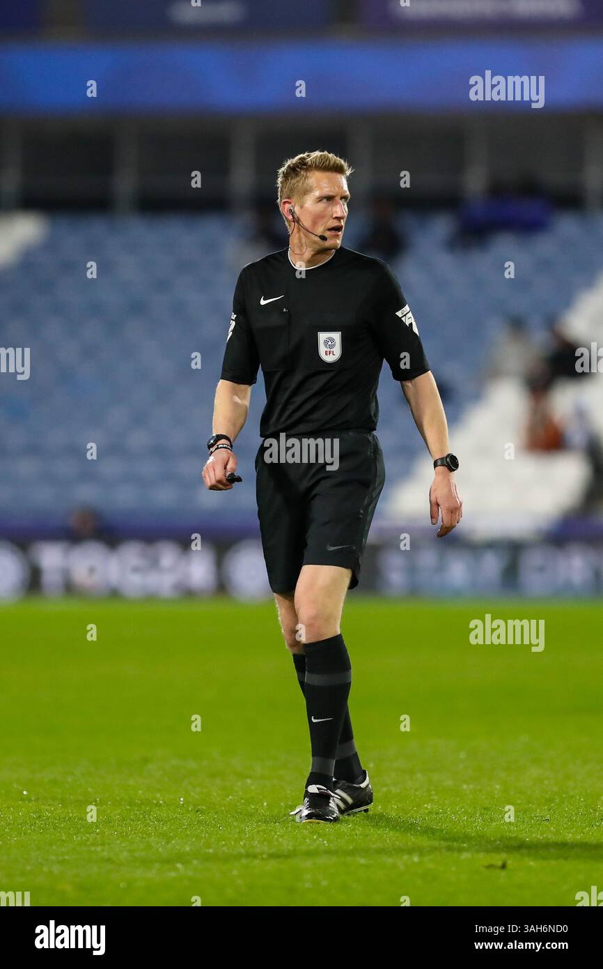 John Smith's Stadium, Huddersfield, England - 8th April 2025 Referee ...