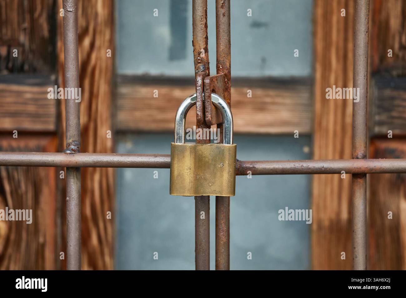 Padlock fixed on a metal fence Stock Photo - Alamy