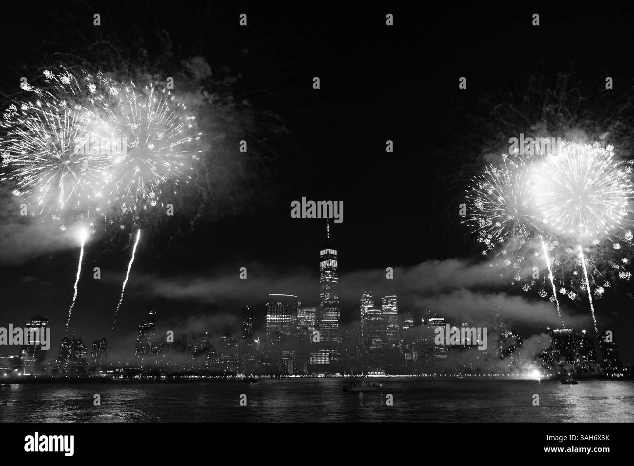 New York Manhattan fireworks. New York Fireworks over Manhattan. New ...