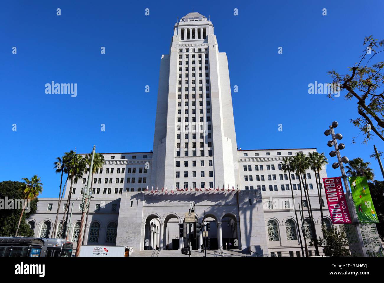 Los Angeles, California: Los Angeles City Hall, iconic government ...