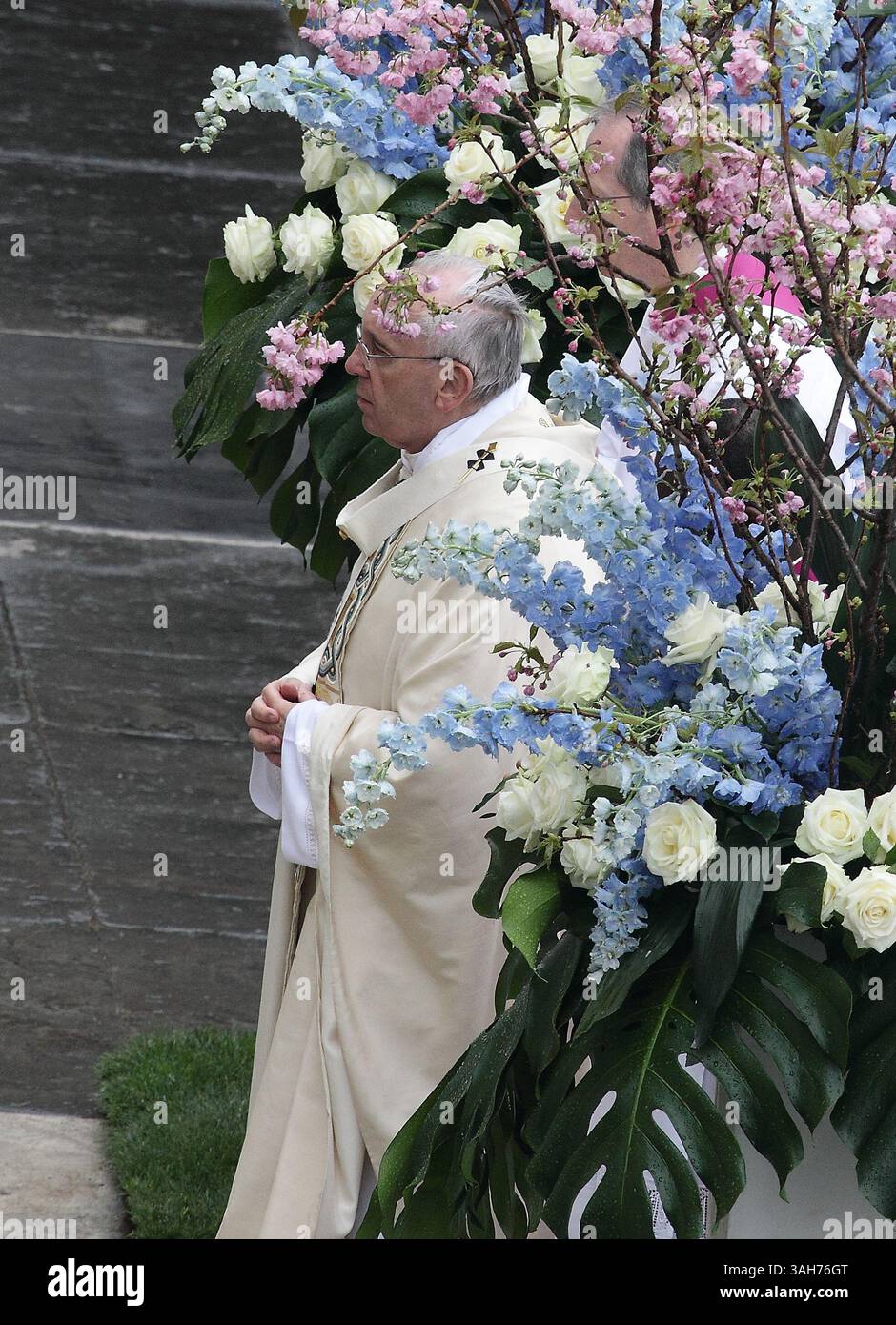 Apr 5, 2015 - Vatican City State (Holy See) - POPE FRANCIS celebrates ...
