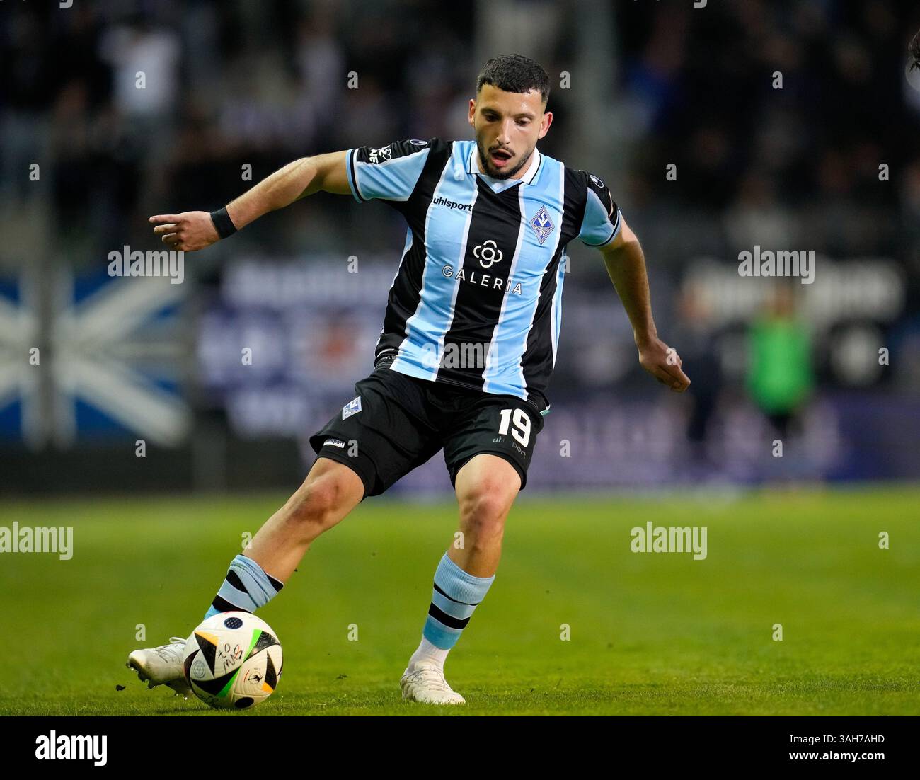 Arianit Ferati (SV Waldhof Mannheim, #19) mit ball GER, SV Waldhof ...