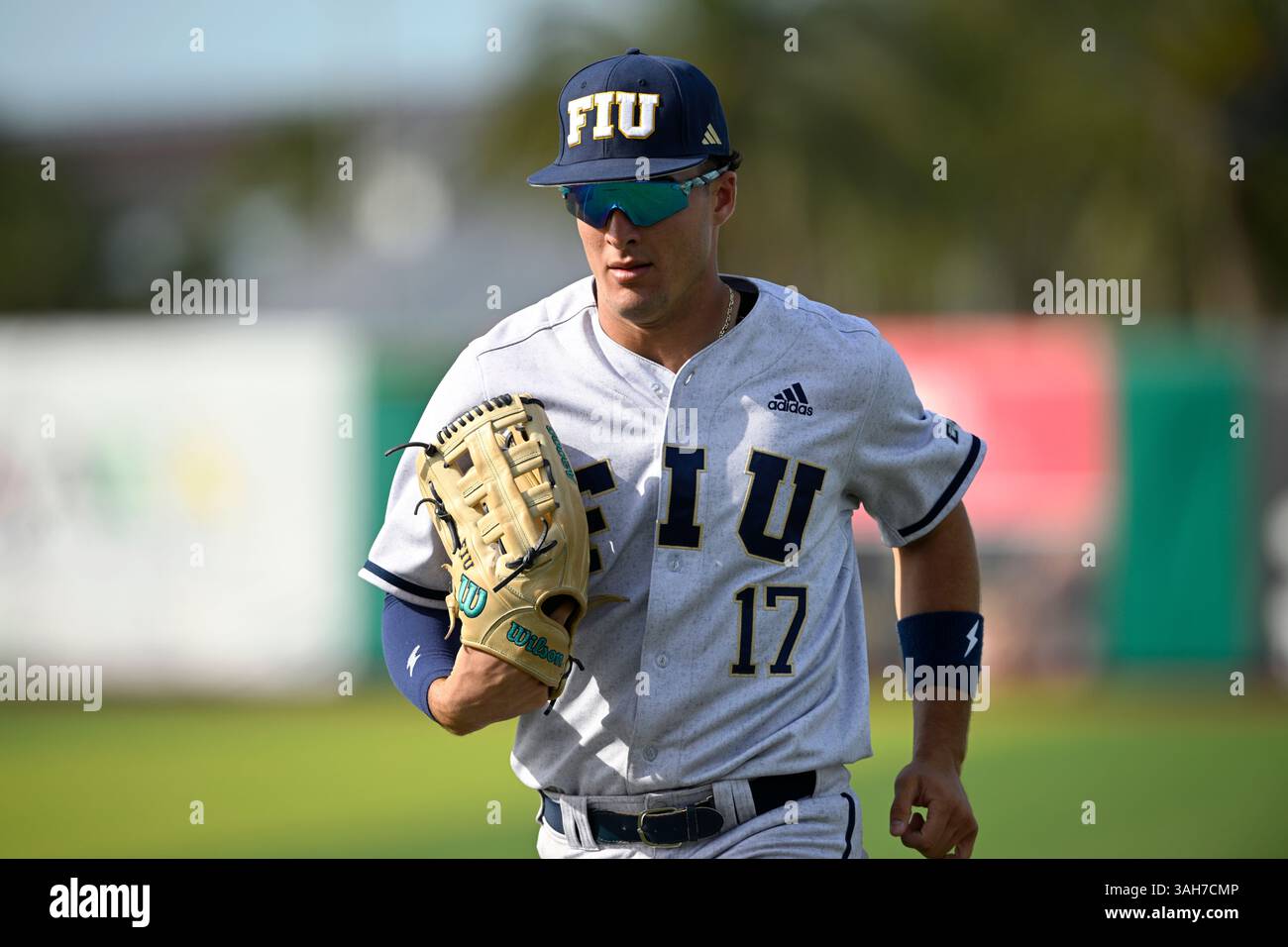 Florida International outfielder Hector Candelas (17) runs during an ...