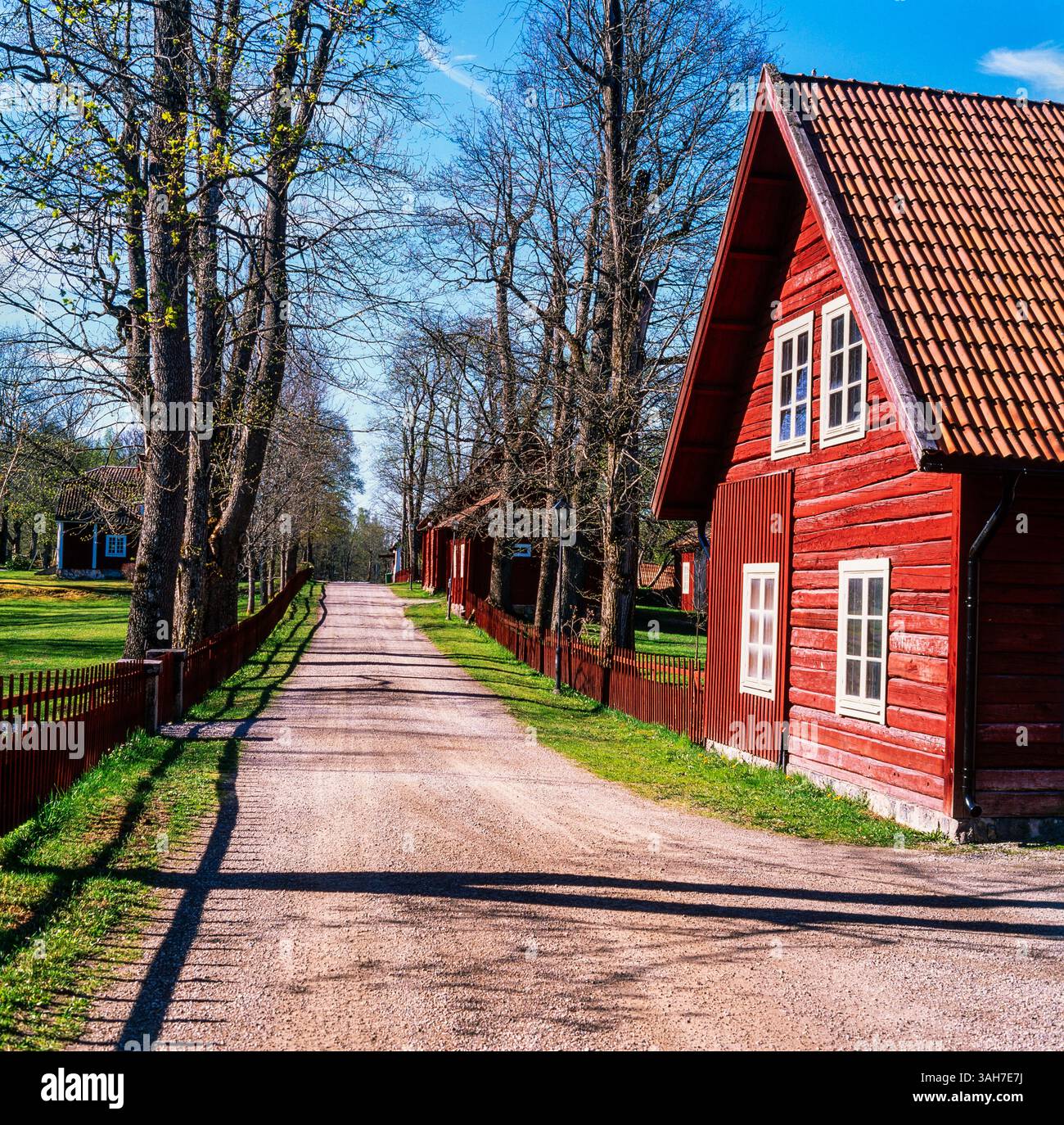 Houses and road hi-res stock photography and images - Alamy