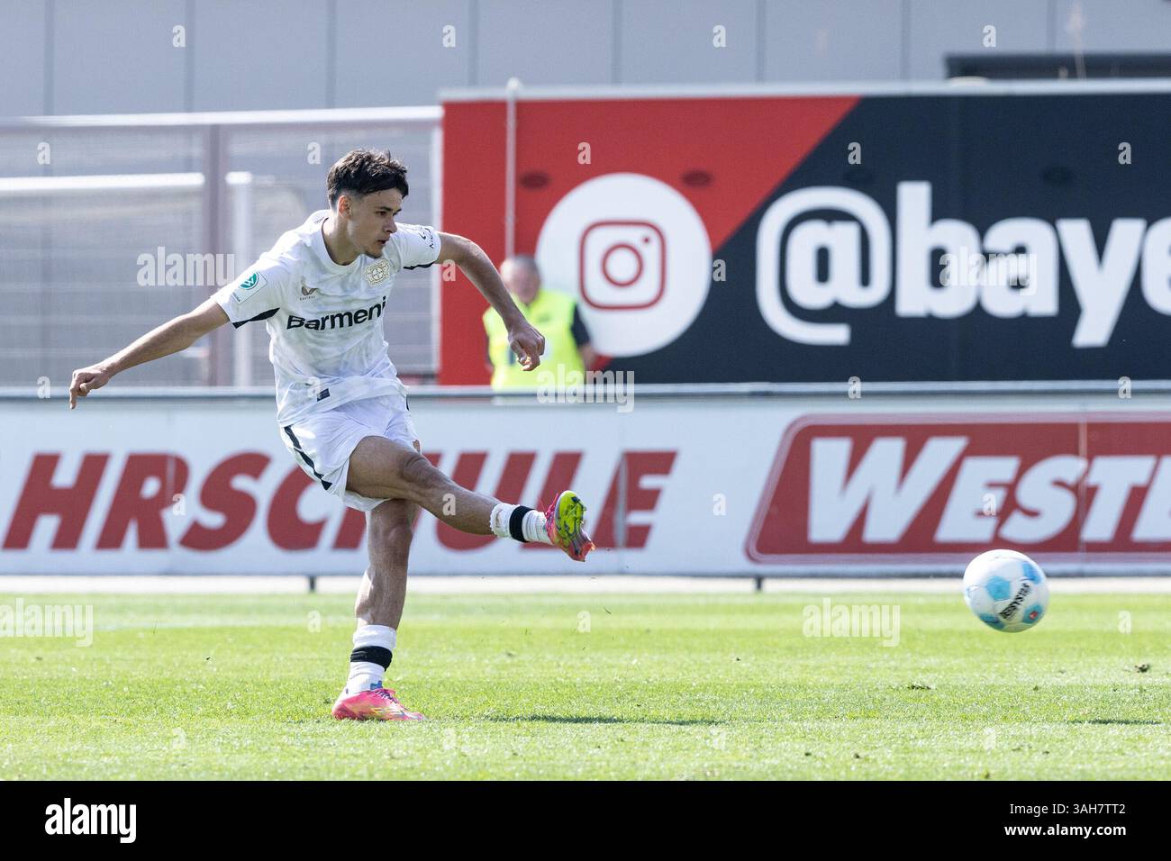 Kerim Alajbegovic (Bayer 04 Leverkusen U19, 10) A-Junioren Bundesliga U19 DFB-Nachwuchsliga ...