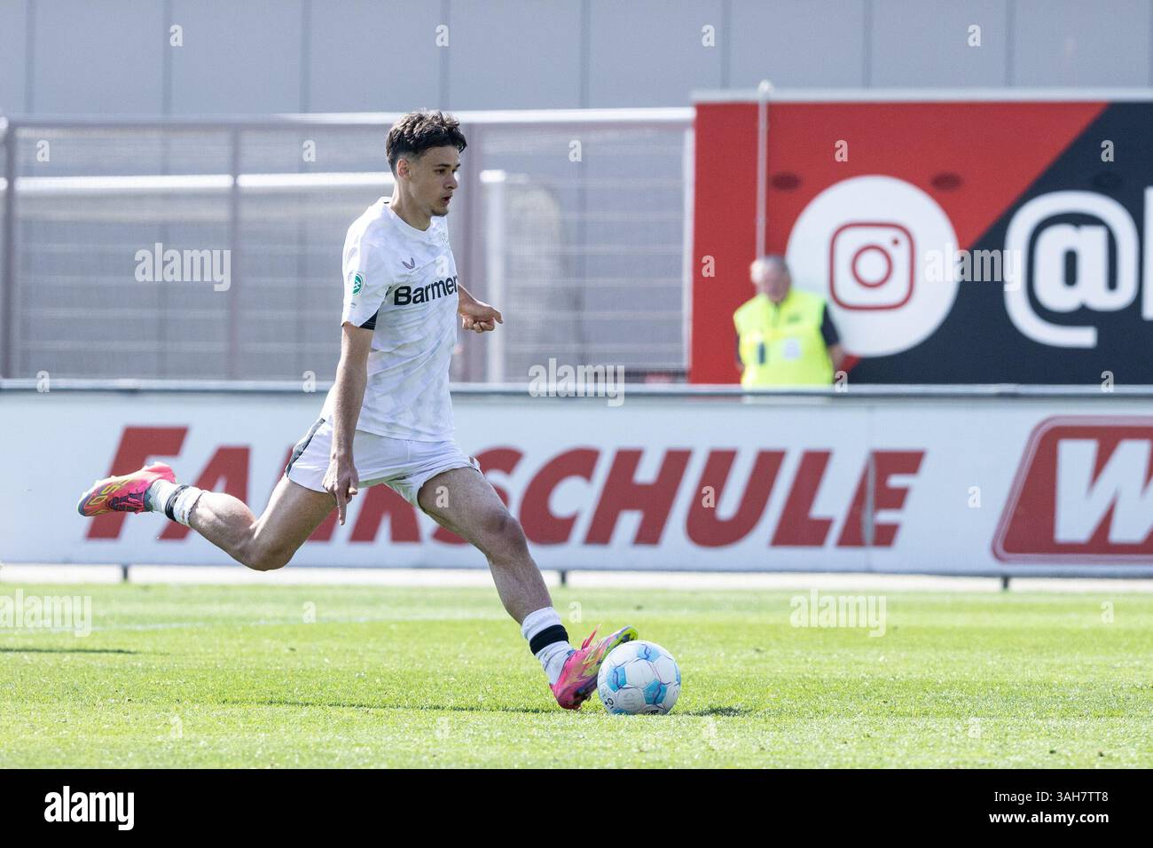 Kerim Alajbegovic (Bayer 04 Leverkusen U19, 10) A-Junioren Bundesliga U19 DFB-Nachwuchsliga ...