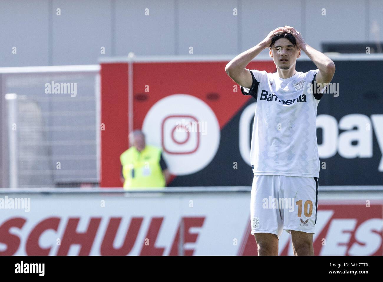 Kerim Alajbegovic (Bayer 04 Leverkusen U19, 10) A-Junioren Bundesliga U19 DFB-Nachwuchsliga ...