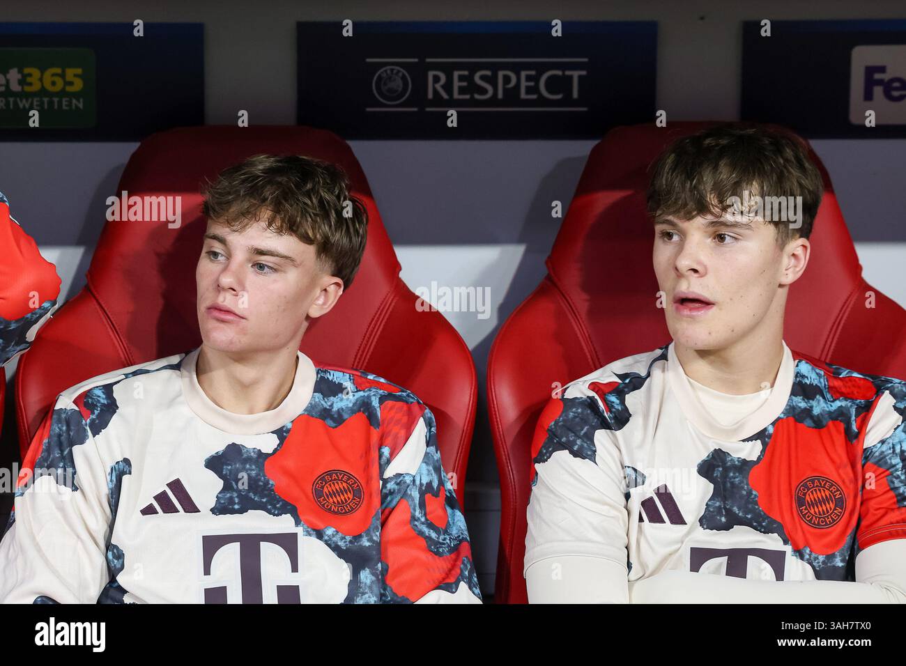 Muenchen, Deutschland. 08th Apr, 2025. Jonathan Asp-Jensen (FC Bayern ...