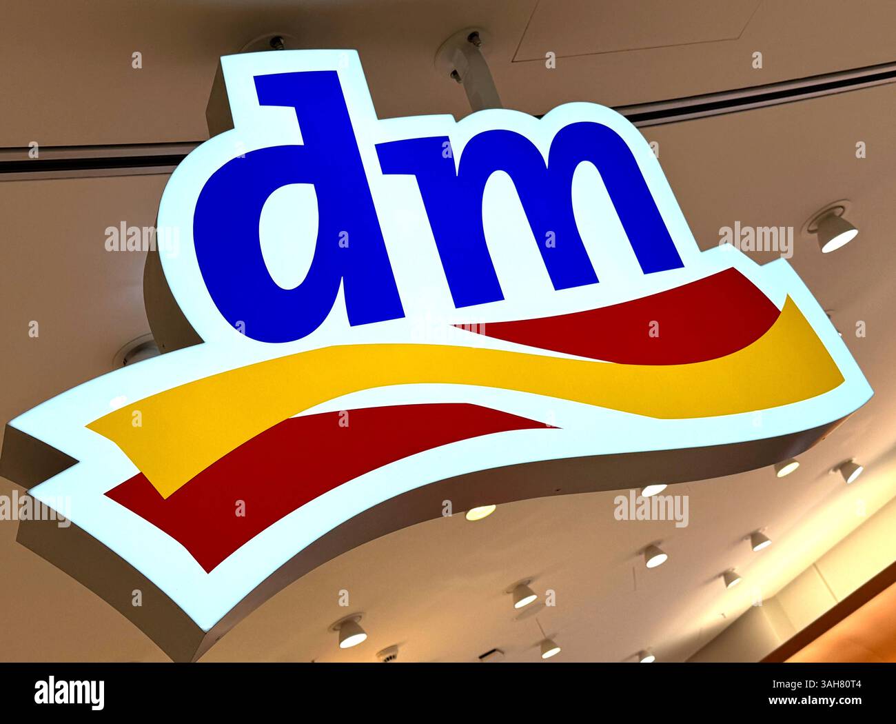 Außenwerbung Logo dm Drogerie *** Outdoor advertising logo dm drugstore ...