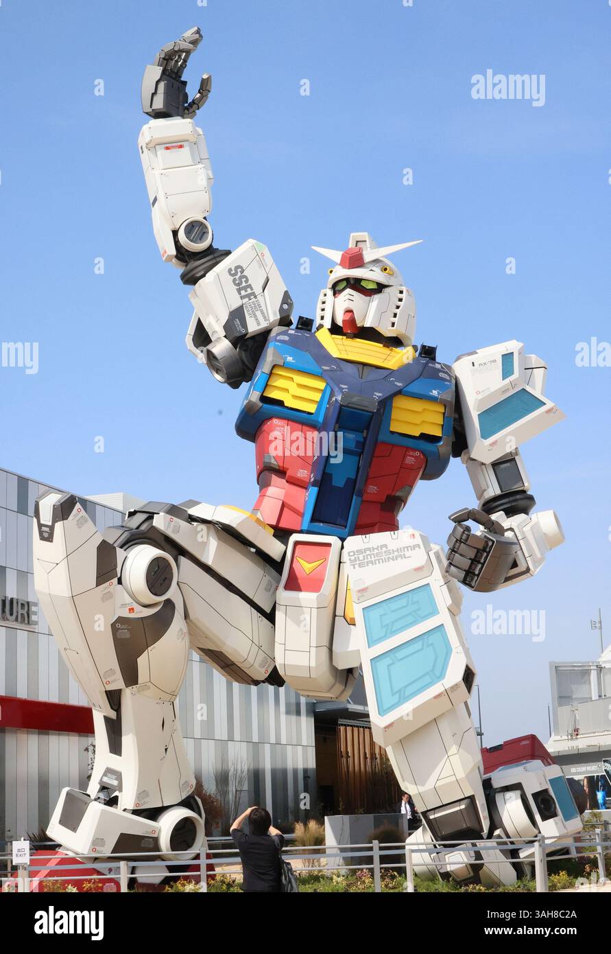 Osaka, Japan. 9th Apr, 2025. A 17-meter tall Gundam robot statue is ...
