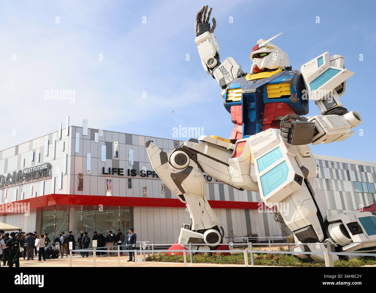 Osaka expo 2025 and gundam hi-res stock photography and images - Alamy