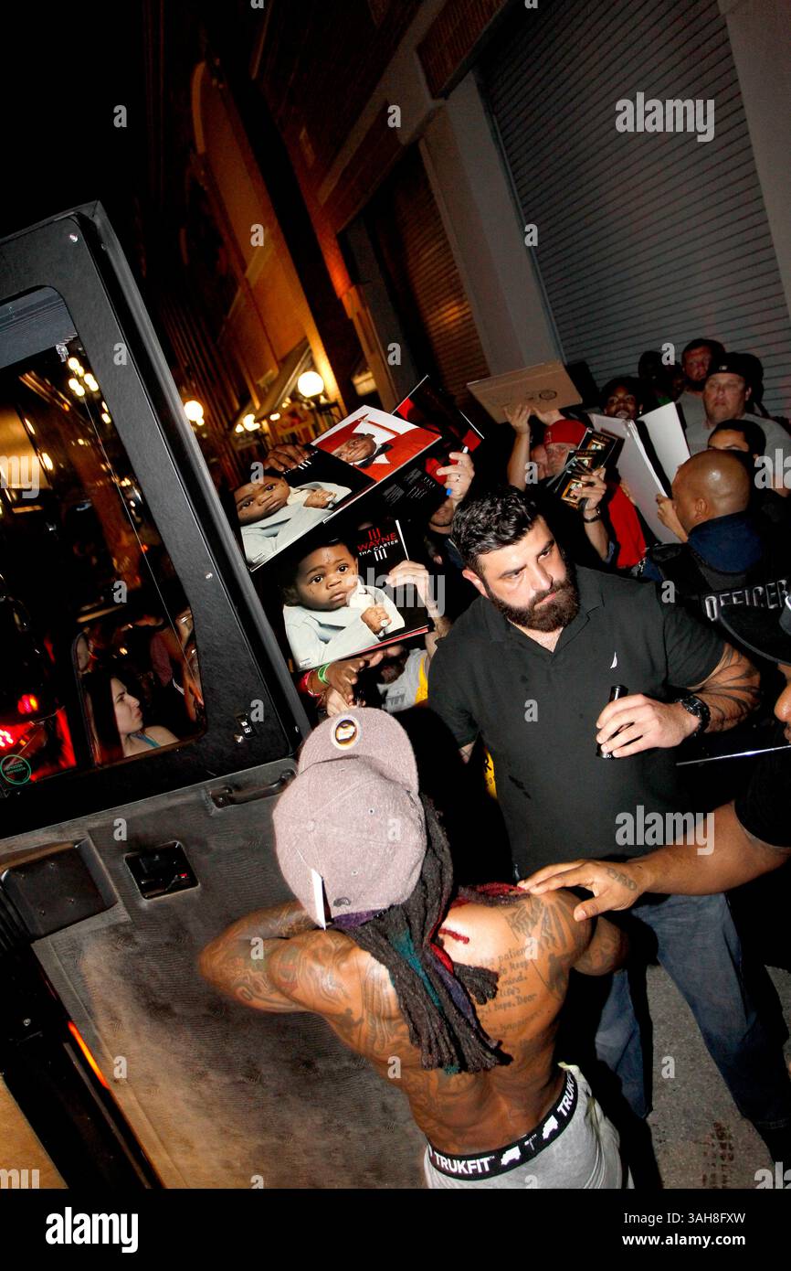 March 20, 2015 - Tampa, Florida, U.S. - Fans wait outside of Lil Wayne ...