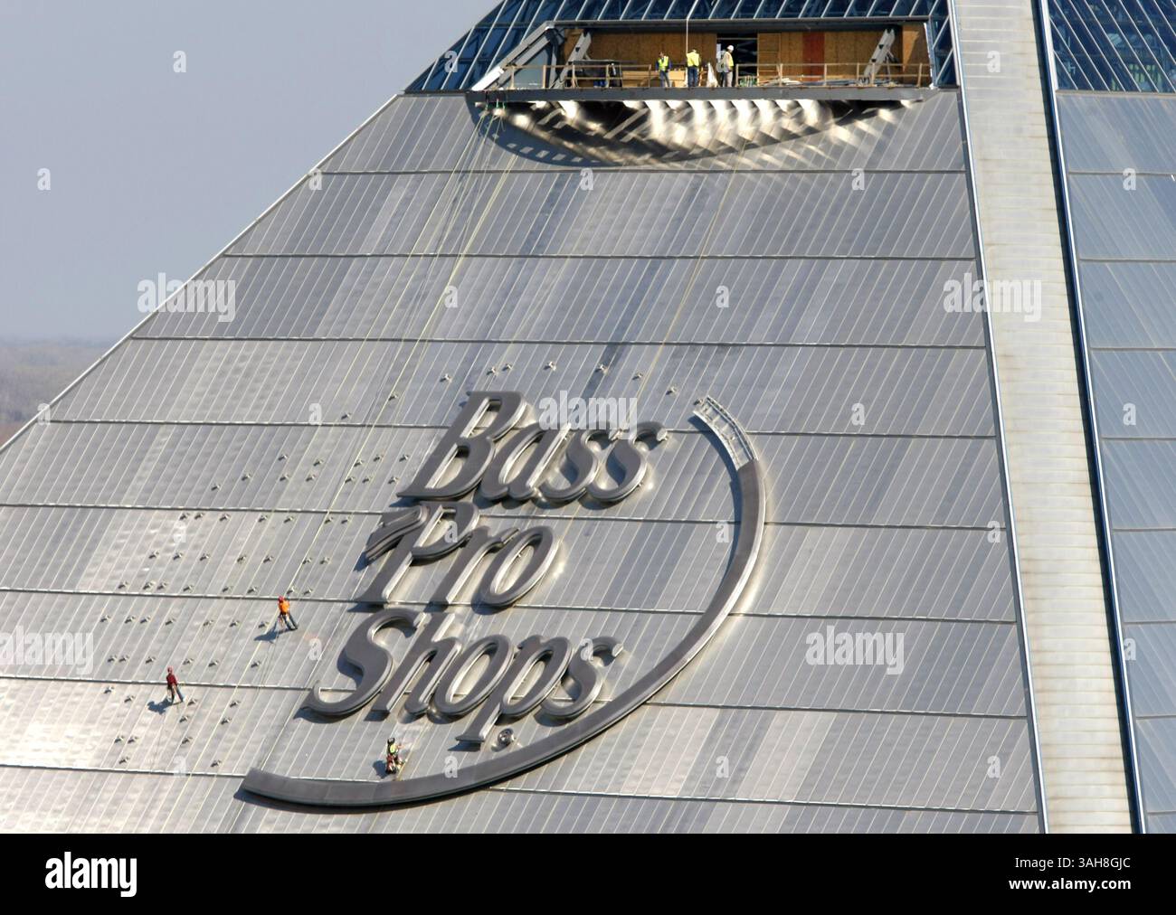 Bass pro shop pyramid hi-res stock photography and images - Alamy