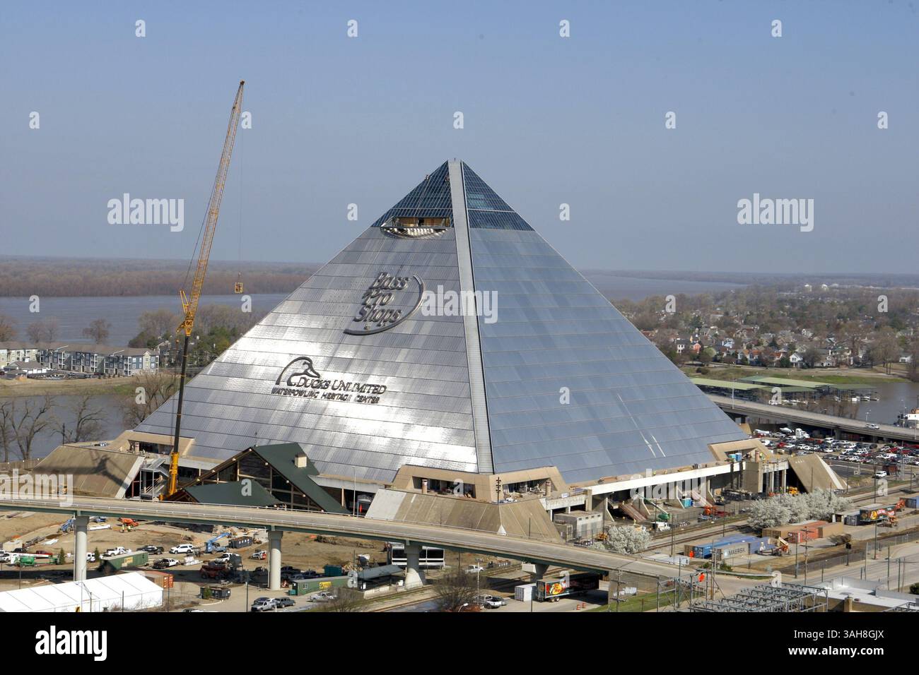 Bass pro shop pyramid hi-res stock photography and images - Alamy