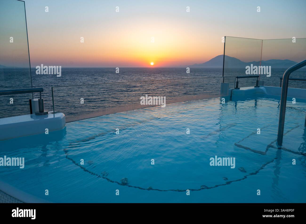 Infinity sea view hi-res stock photography and images - Alamy