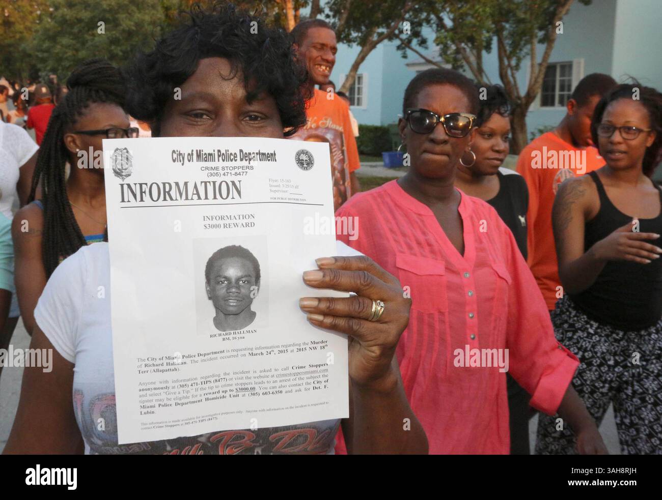 March 26, 2015 - Miami, FL, USA - Elizabeth Gibson shows one of the ...