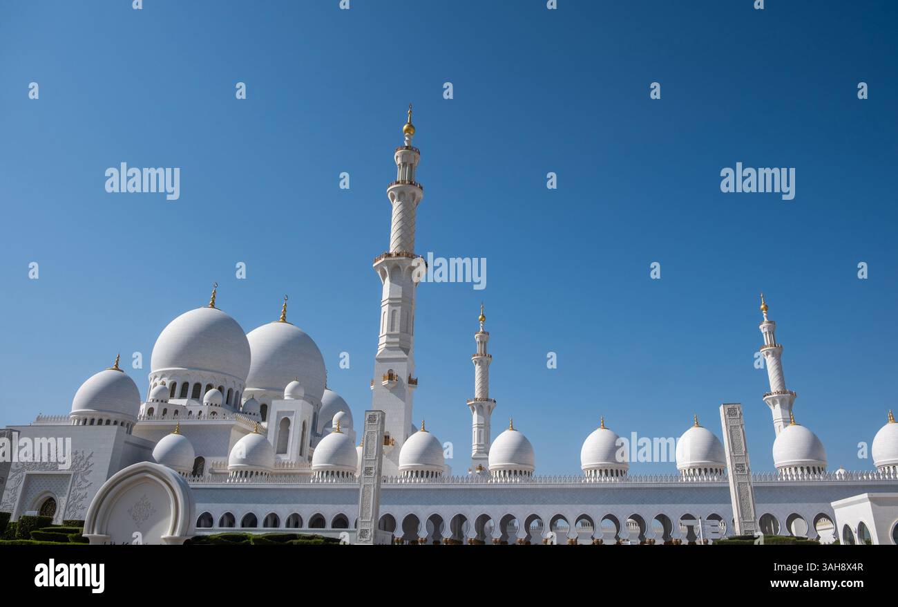 Grand Mosque in Abu Dhabi. Sheikh Zayed mosque, United Arab Emirates ...