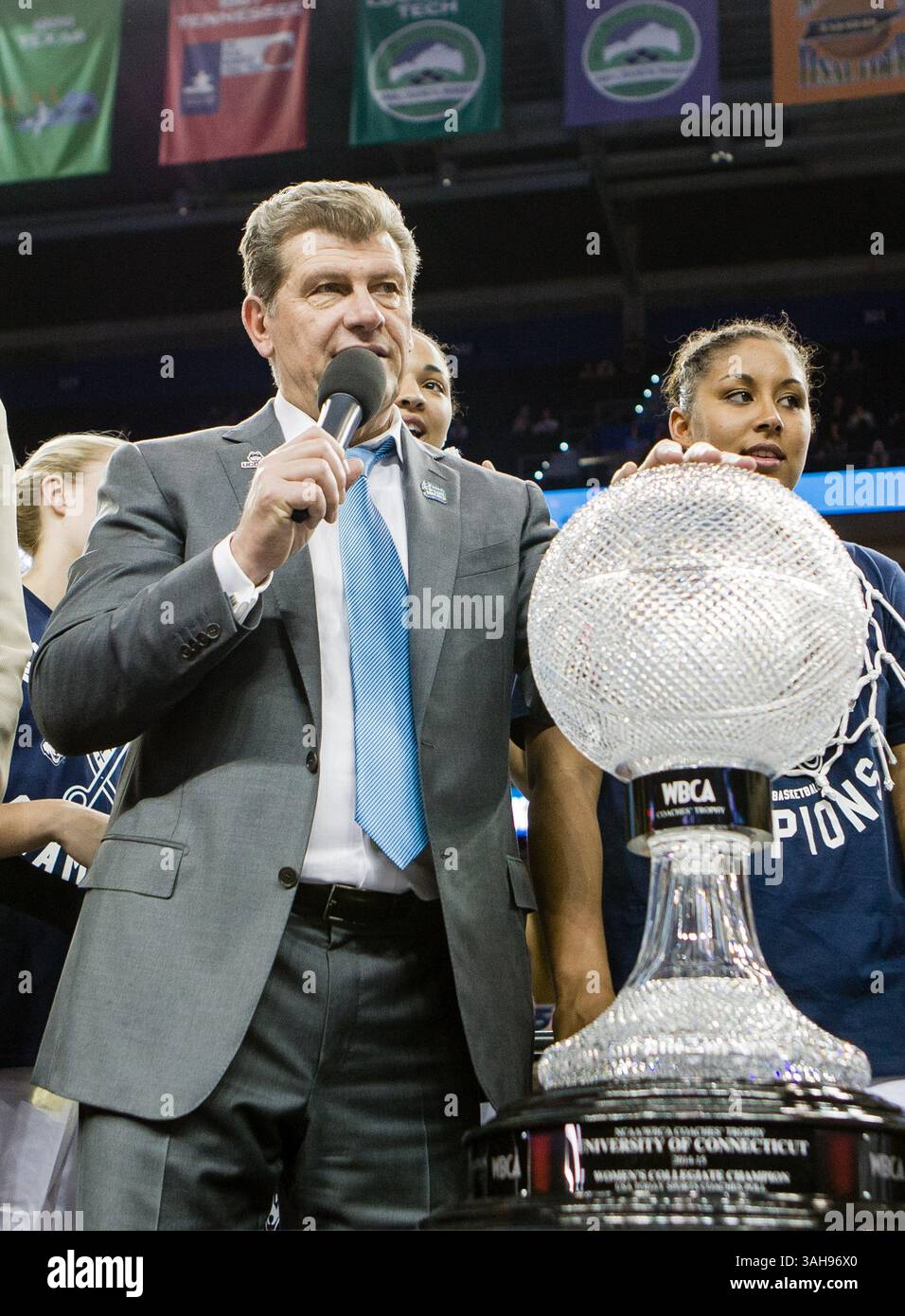 April 7, 2015 - Tampa FL, USA - Connecticut Huskies head coach Geno Auriemma accepting the NCAA ...