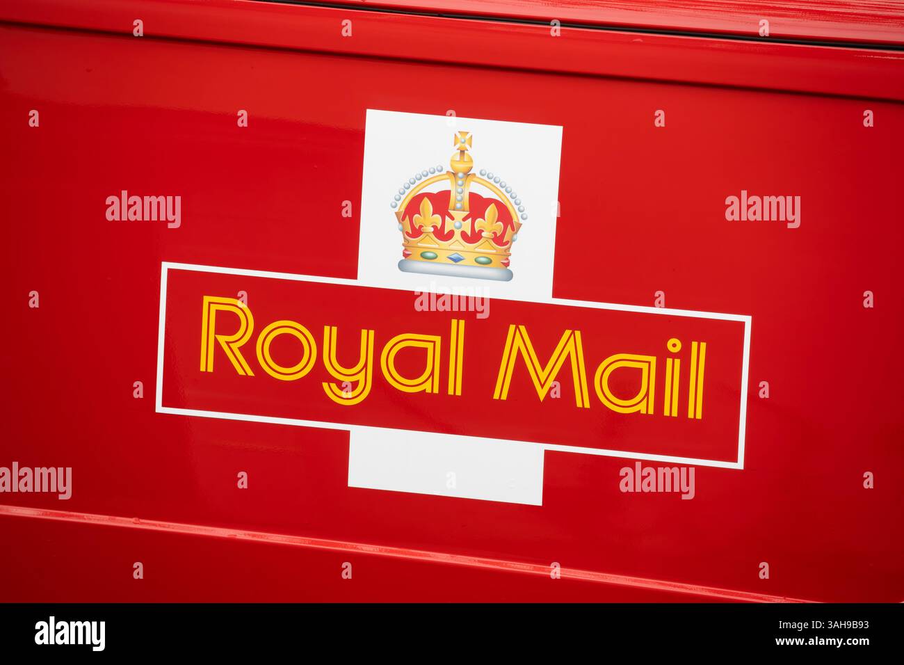 Royal mail logo hi-res stock photography and images - Alamy