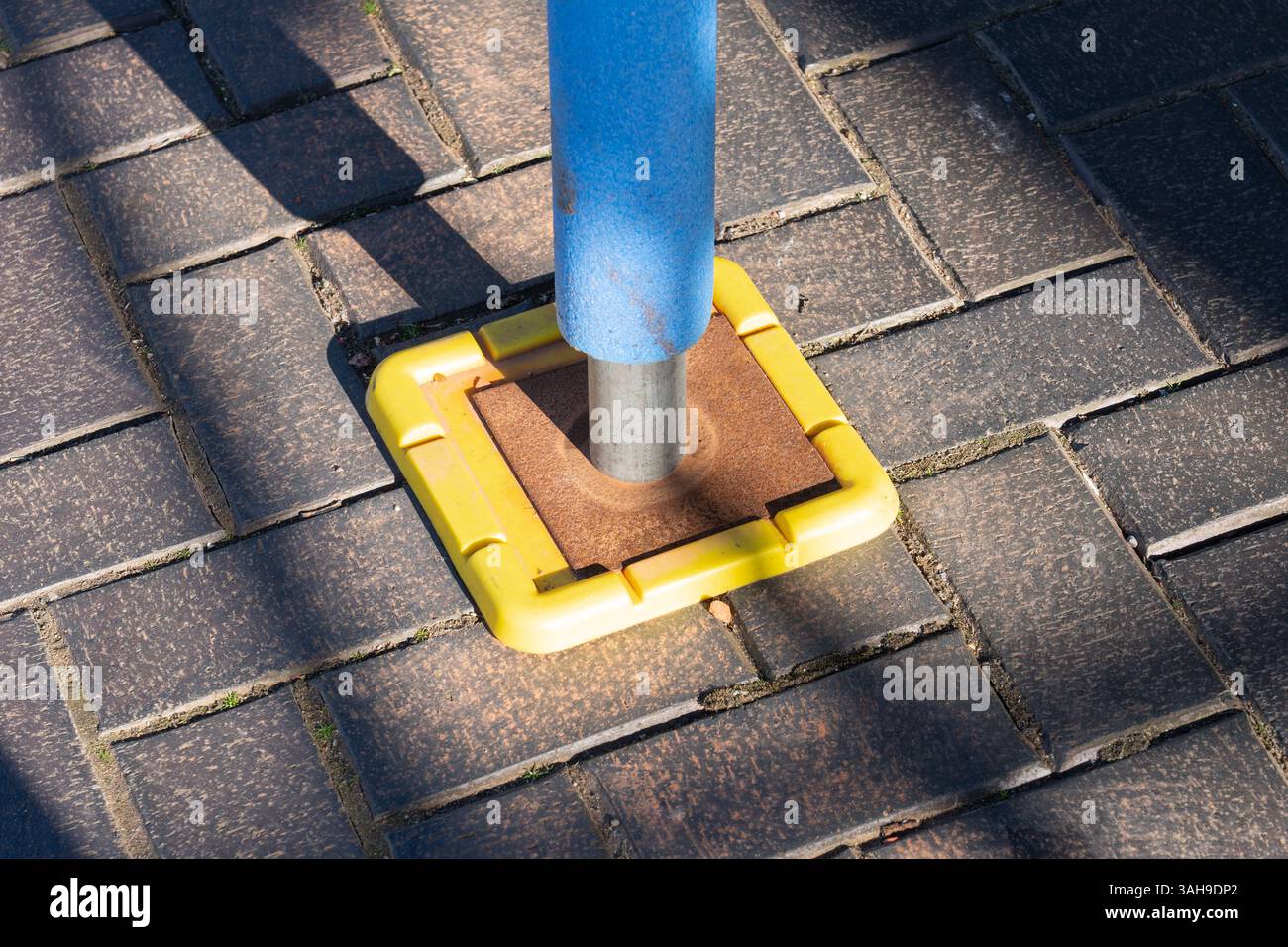 Plastic plates hi-res stock photography and images - Alamy