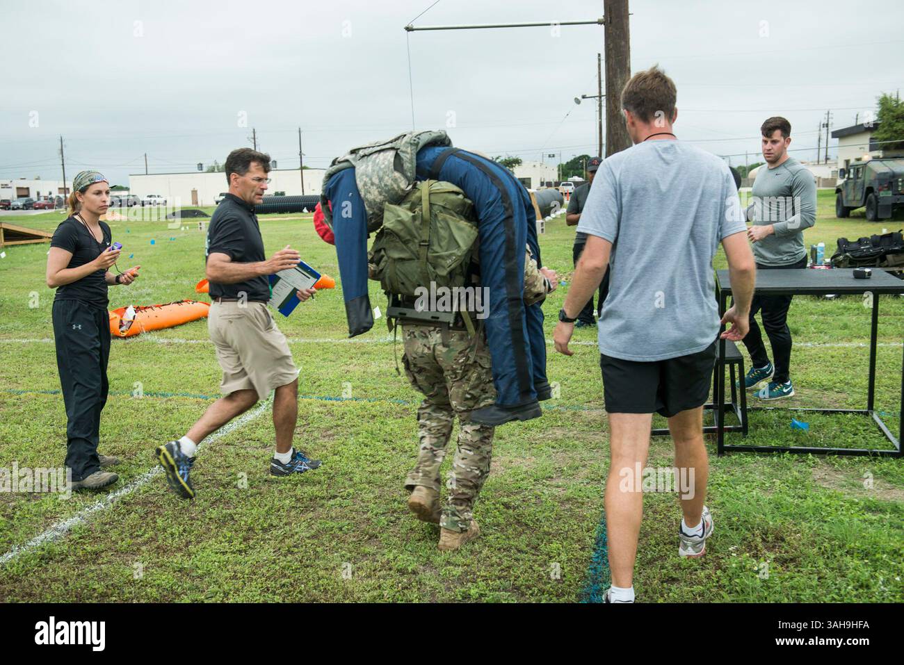 April 22, 2015 - From left, members of the Air Force fitness testing ...