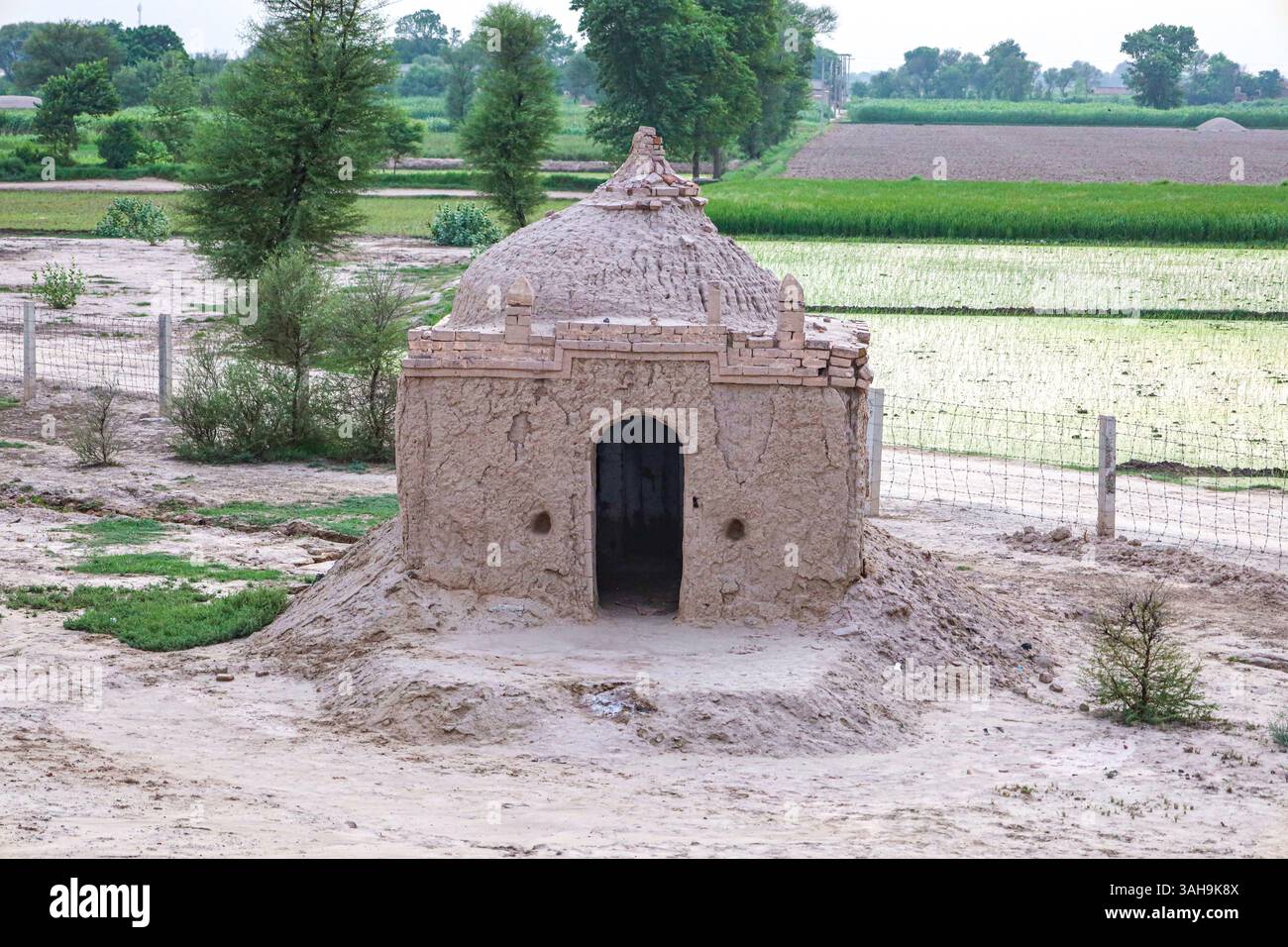 Ruins on an old Mosque Stock Photo - Alamy
