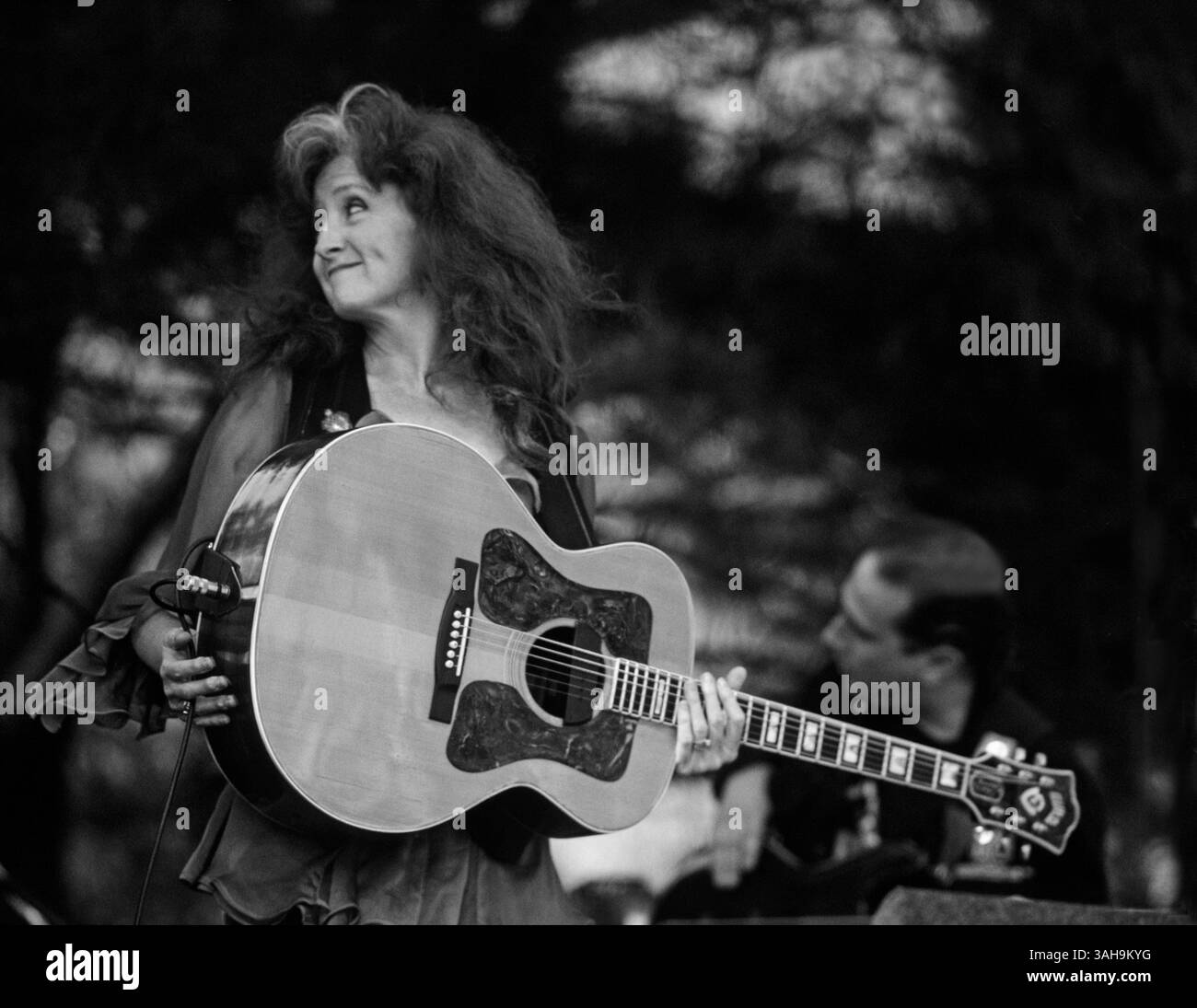BONNIE RAIT plays GUITAR at the annual ESALEN BENEFIT CONCERT in BIG ...