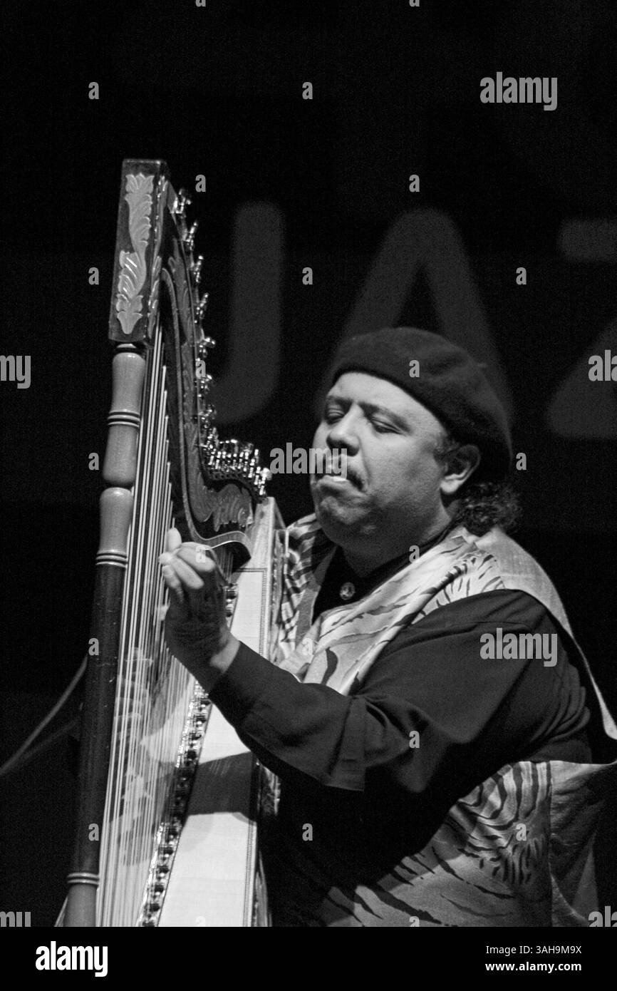 Carlos Reyes preforms on the harp with John Handy and the 40th ...