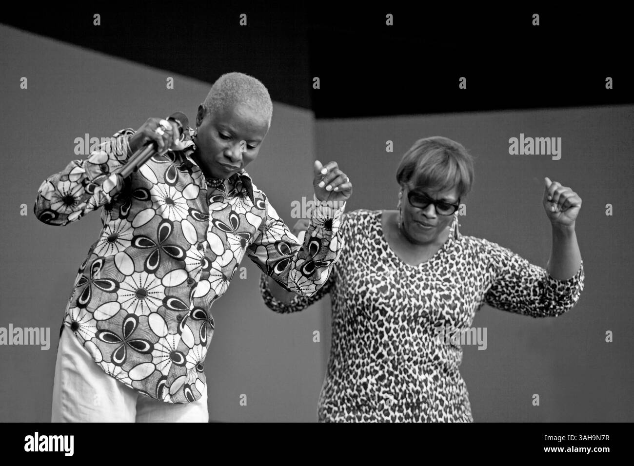 ANGELIQUE KIDJO sings a duet with DIANNE REEVES on the Jimmy Lyons ...