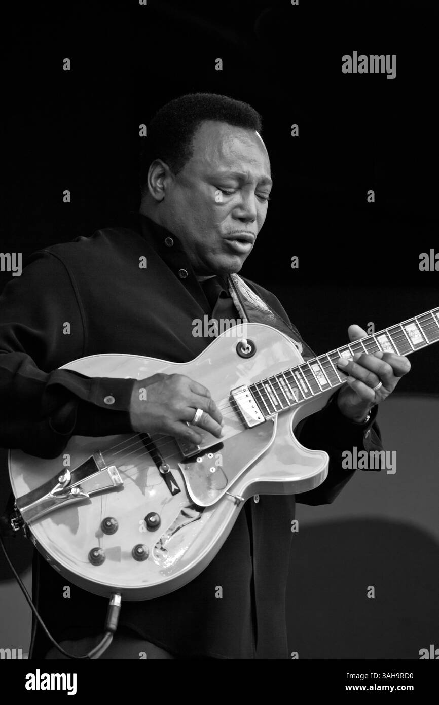 GEORGE BENSON preforms on Jimmy Lyons Stage at the Monterey Jazz ...
