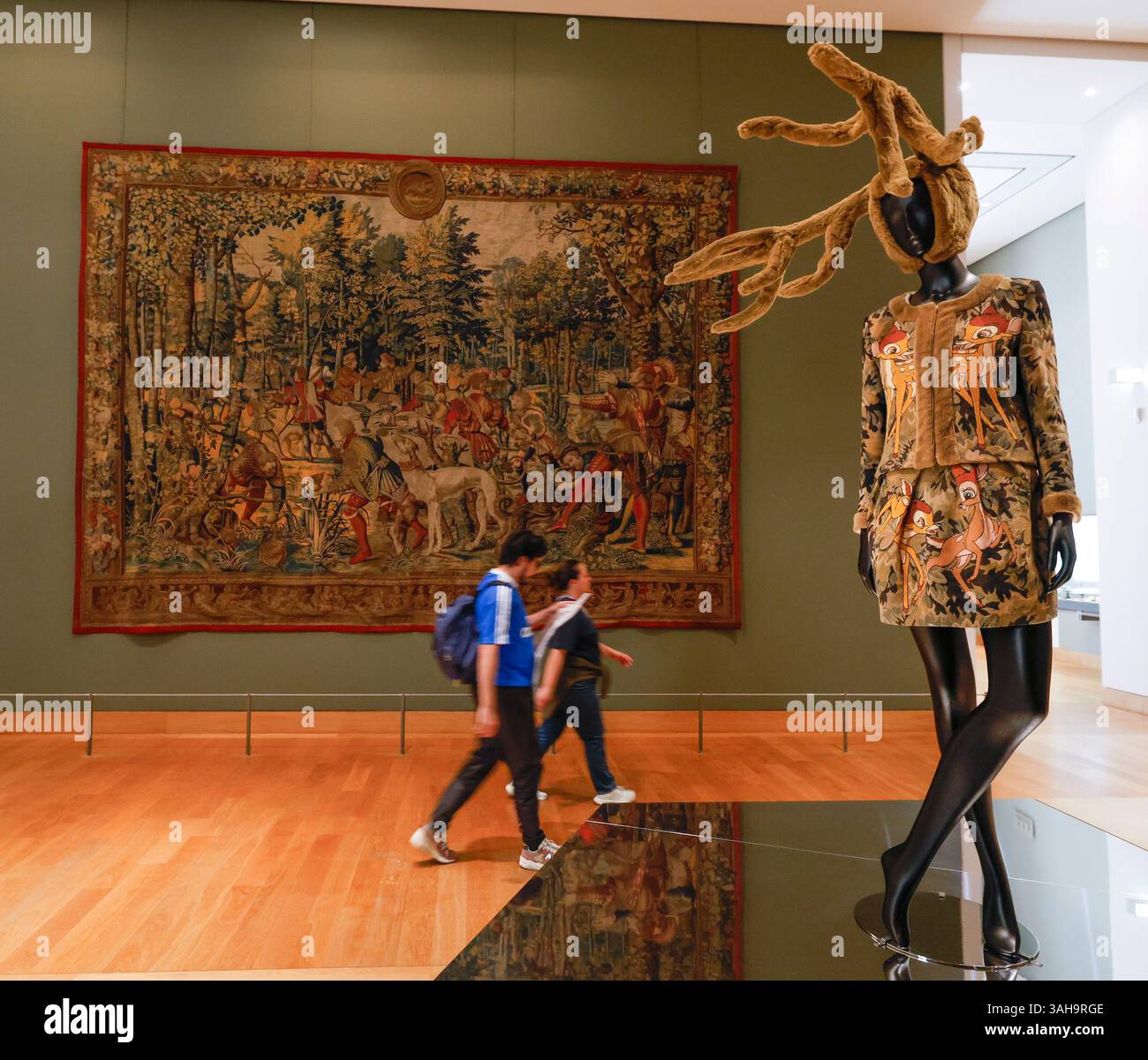 LOUVRE COUTURE ART AND FASHION EXHIBITION PARIS Stock Photo - Alamy