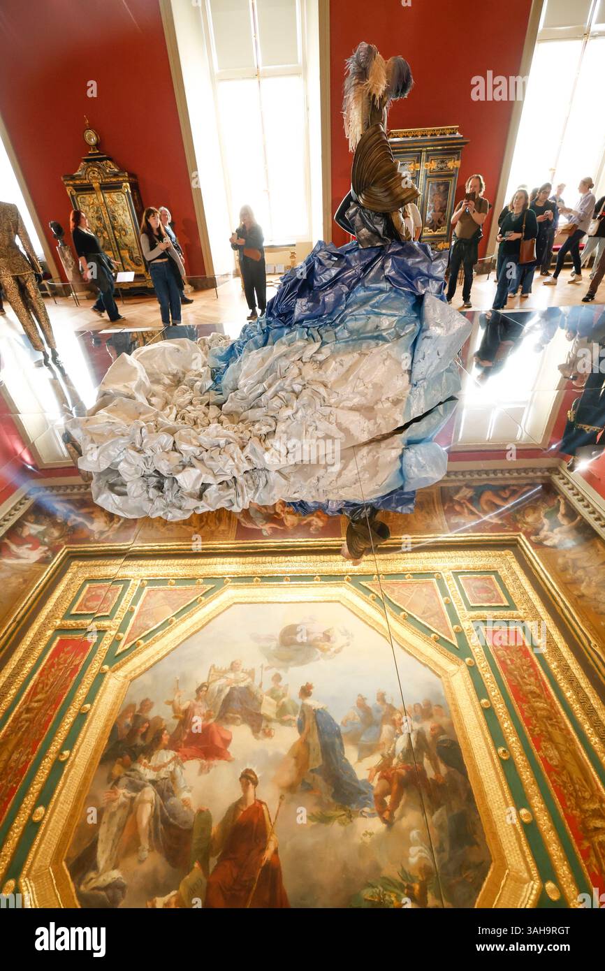 LOUVRE COUTURE ART AND FASHION EXHIBITION PARIS Stock Photo - Alamy