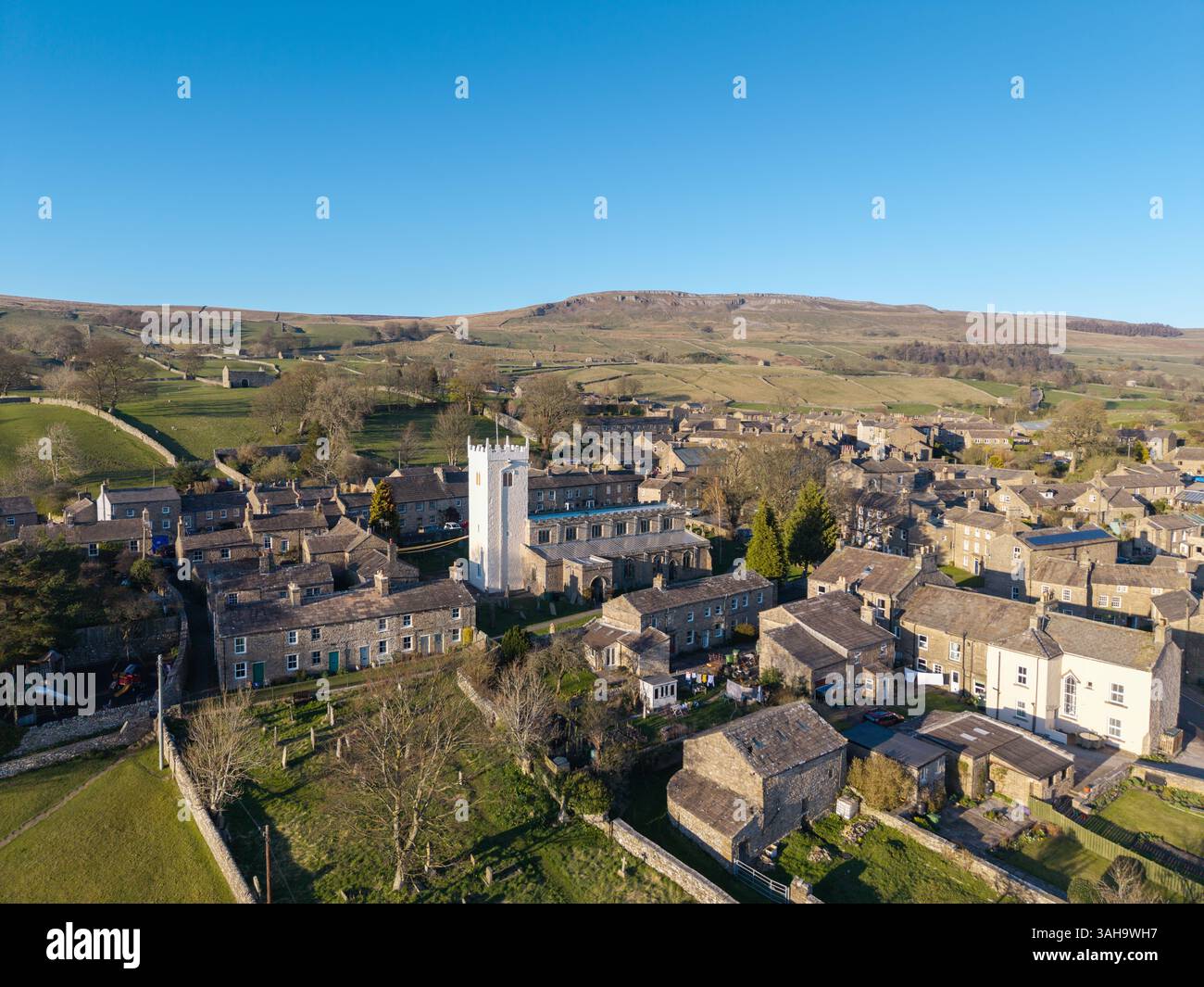 The parish Church of St Oswalds in Askrigg, Wensleydale, on a pleasant ...
