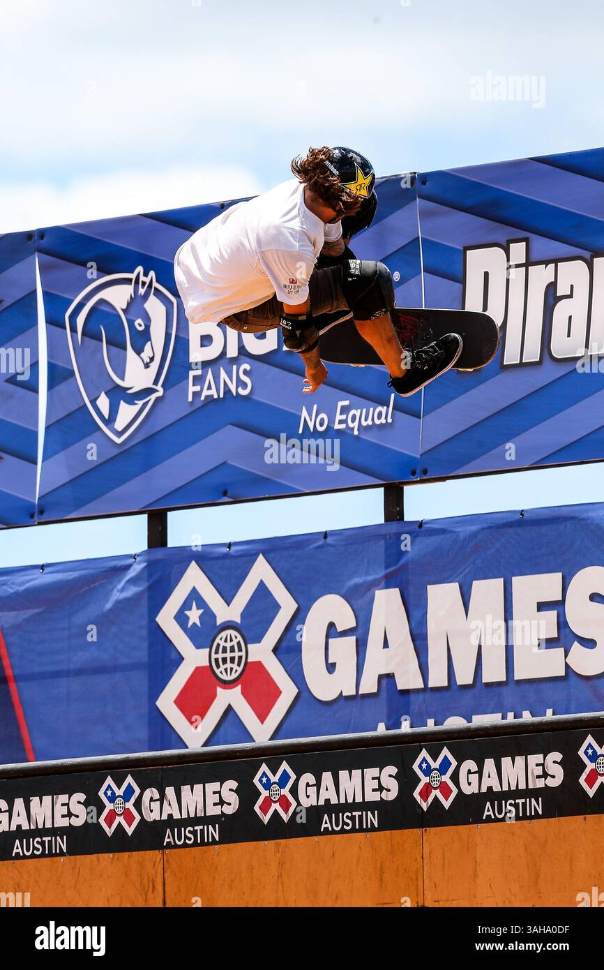 June 7, 2015 - Austin, Texas, U.S - Skate boarders show off their ...