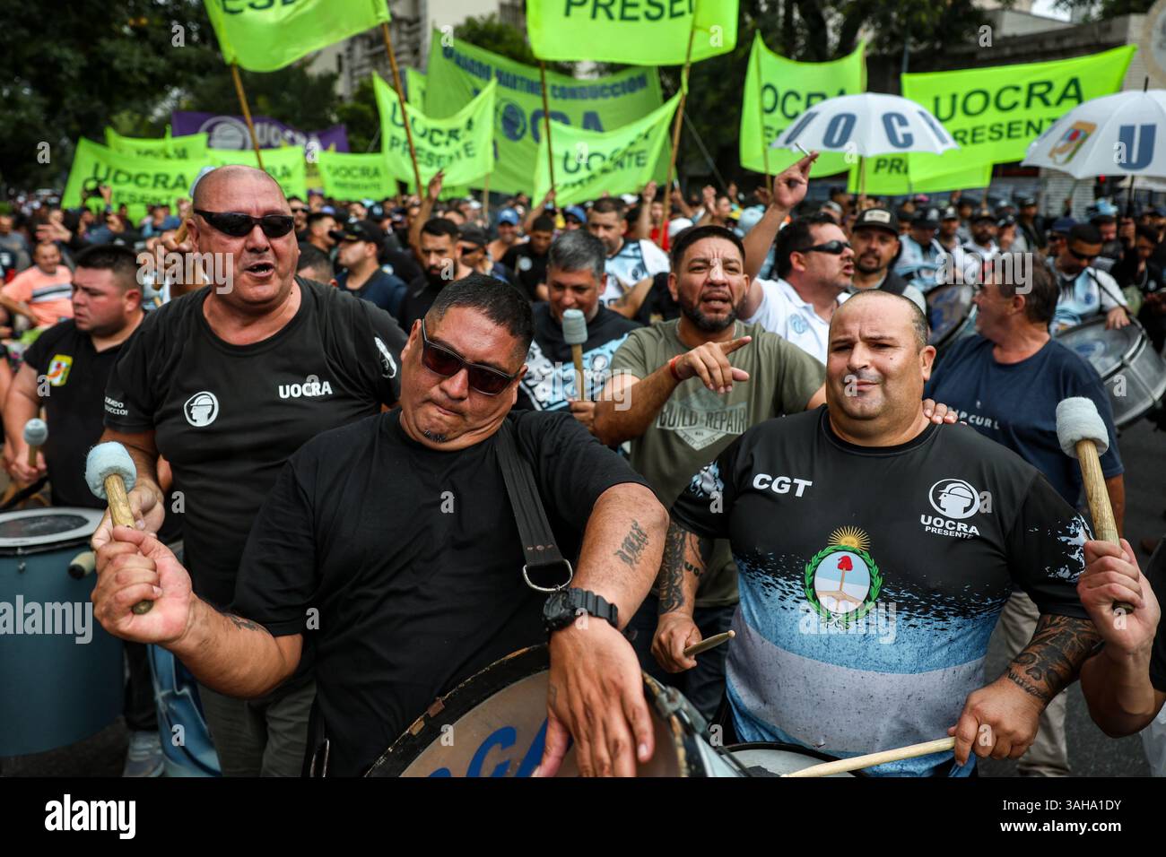 09 April 2025, Argentina, Buenos Aires: Members of the CGT trade union ...