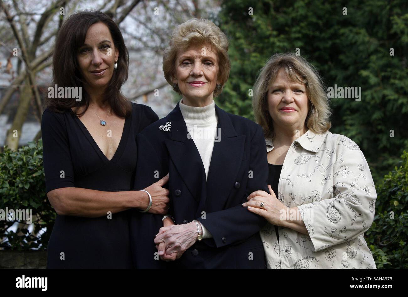 April 5, 2010 - Kenilworth, IL, USA - Jeanne Bishop, left, and Jennifer ...