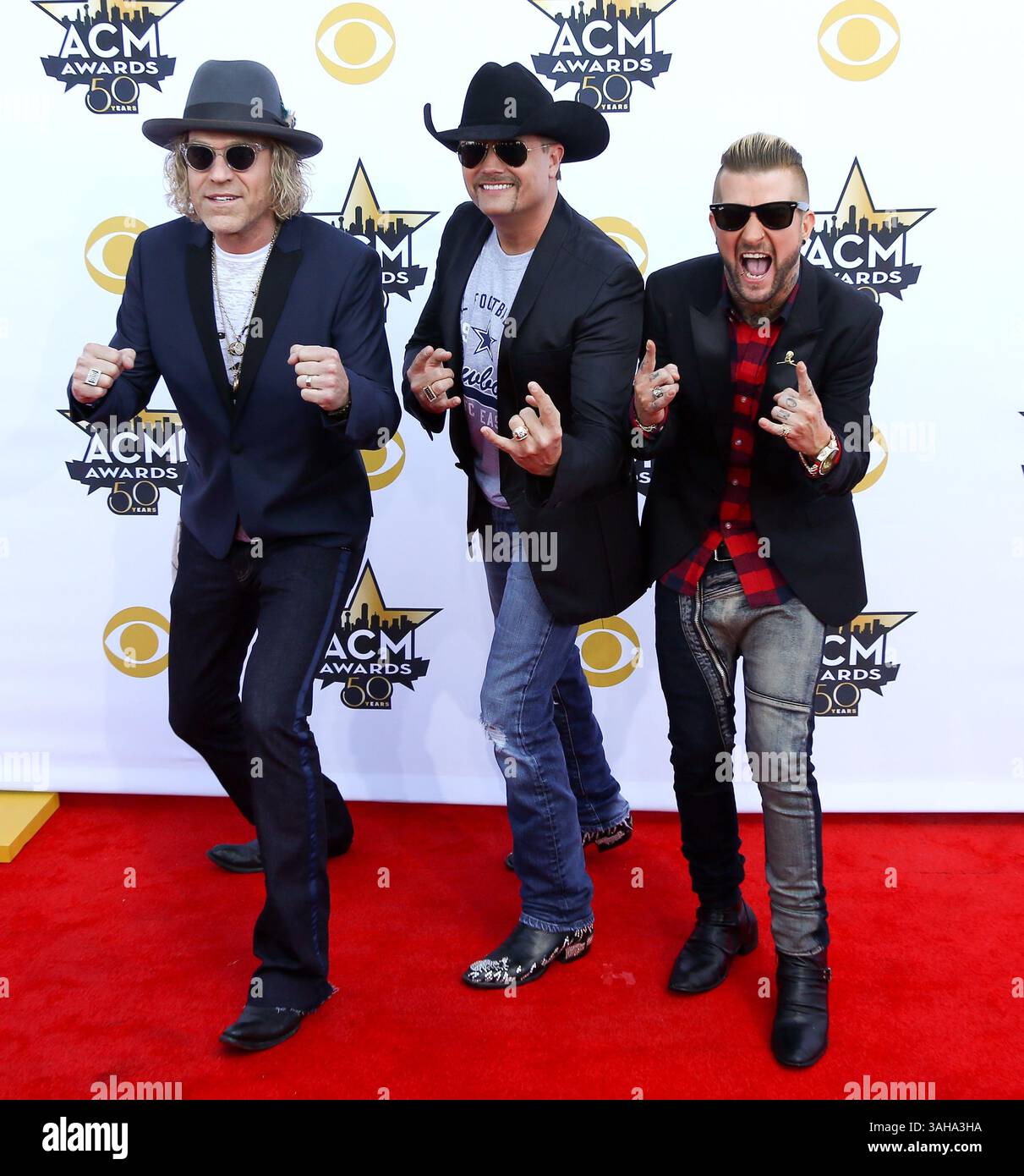 April 19, 2015 - Arlington, Texas, United States - (L-R) Singers Big ...