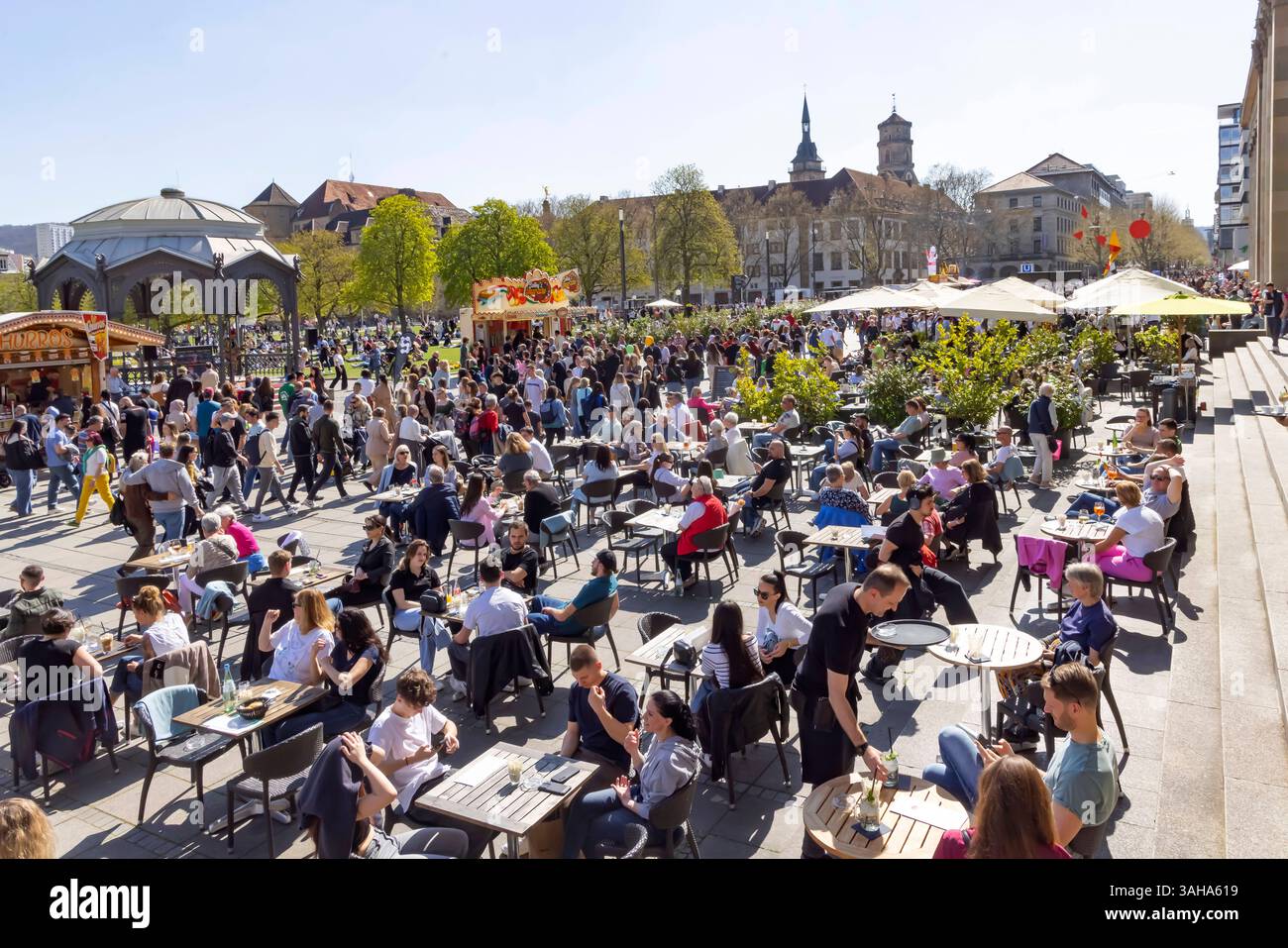 Frühling am Schlossplatz Stuttgart. // 05.04.2025: Stuttgart, Baden ...