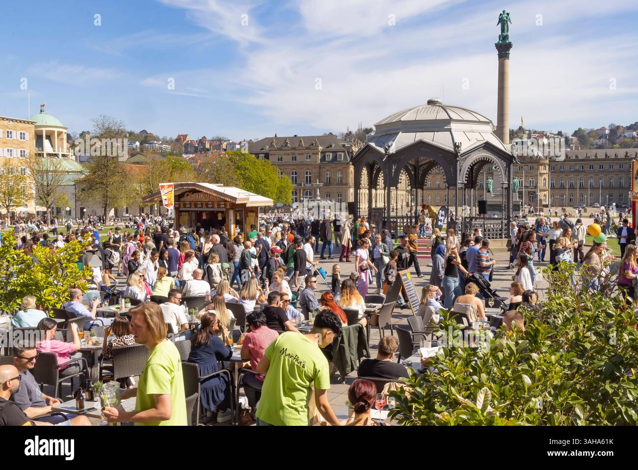 Frühling am Schlossplatz Stuttgart. // 05.04.2025: Stuttgart, Baden ...