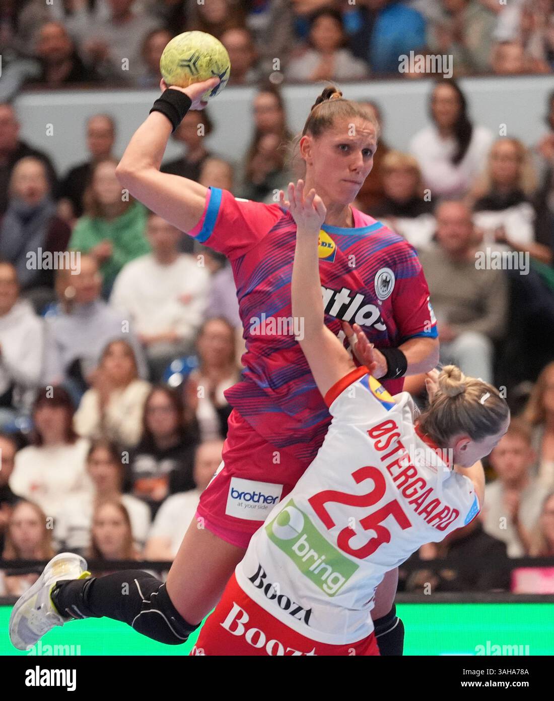 09 April 2025, Hamburg: Handball, Women: International match, Germany ...