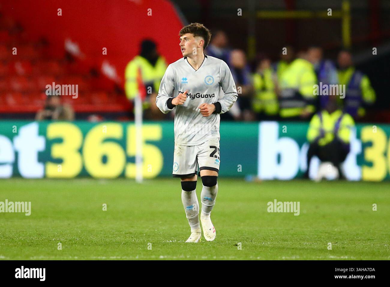 Bramall Lane, Sheffield, England - 8th April 2025 Luke Cundle (25) of ...