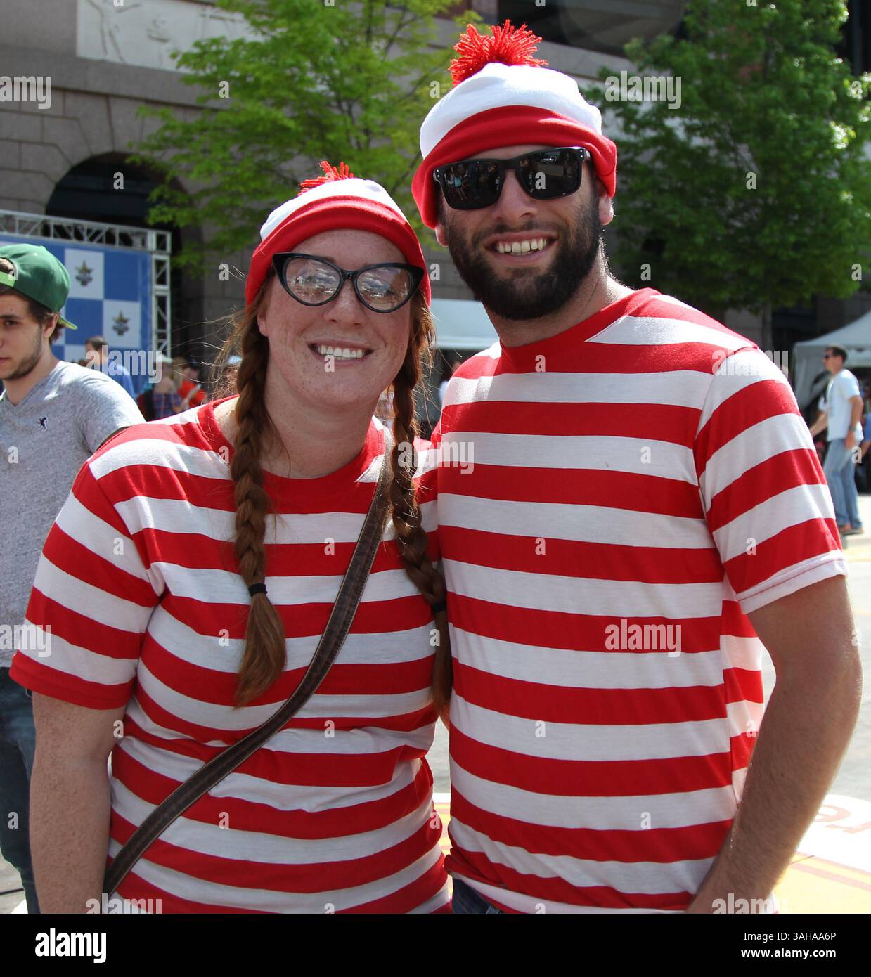 April 18, 2015 - Arlington, Texas, United States - Amber Norris (L) and ...