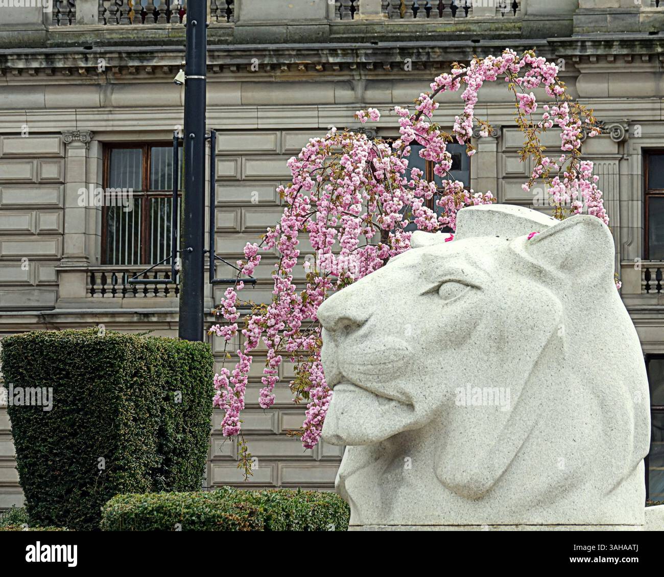 Glasgow, Scotland, UK. 9th April, 2025. UK Weather: Spring sees summer ...