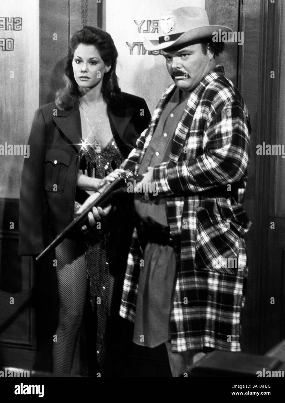 Suzanne Reed, Mills Watson, on-set of the TV series, "The Misadventures ...