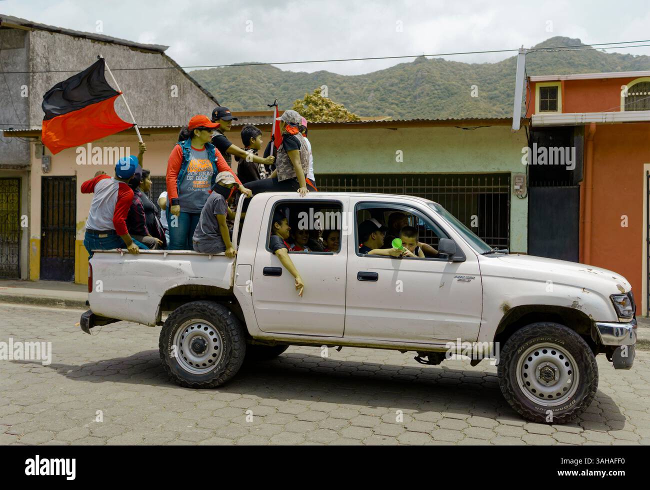 2018 fsln supporters nicaragua hi-res stock photography and images - Alamy