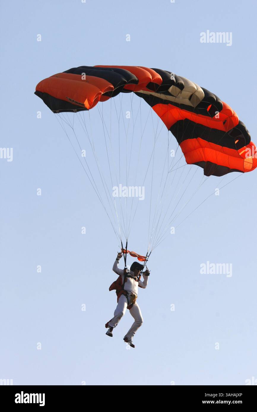 April 29, 2015 - Memphis, Tennessee, USA - Flying Elvis impersonators ...