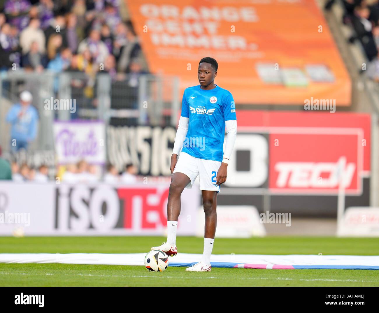 King Manu (FC Hansa Rostock, #22) vor dem Spiel GER, VfL Osnabrueck vs ...