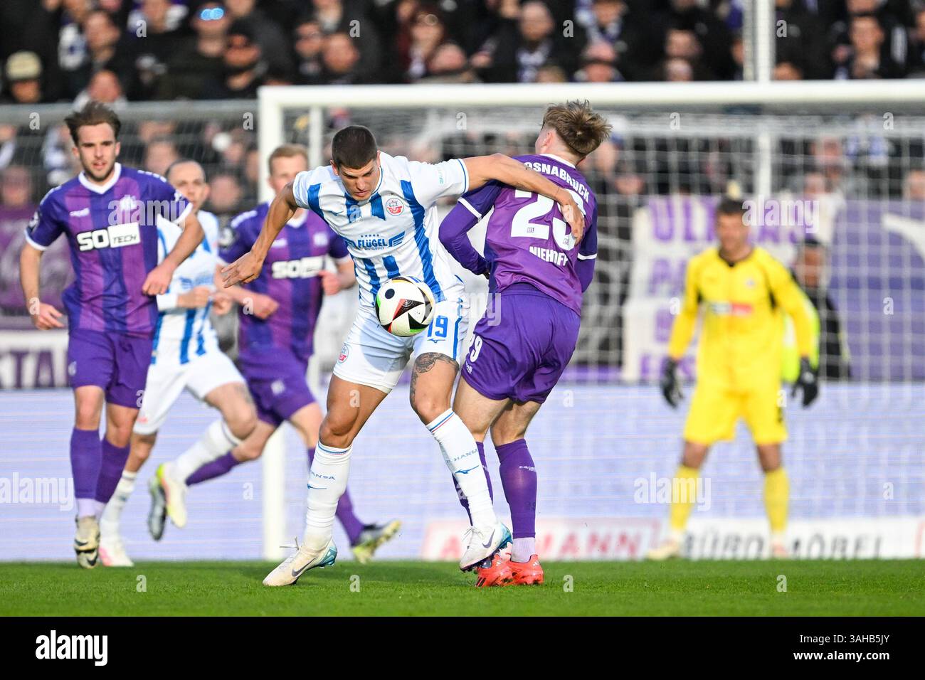 3. Liga - VfL Osnabrück - FC Hansa Rostock am 09.04.2025 an der Bremer ...